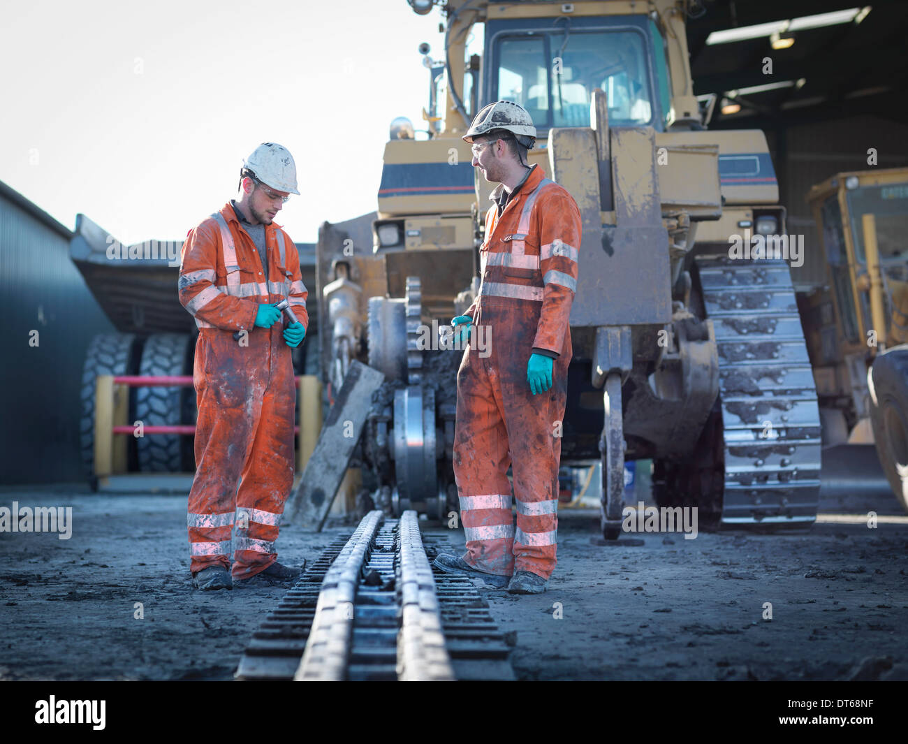 Team work labor hi-res stock photography and images - Alamy
