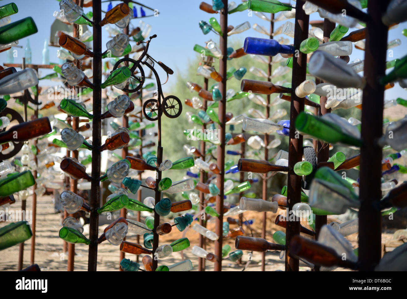 Elmer Long's Bottle Tree Ranch a Route 66 landmark in Mojave County ...
