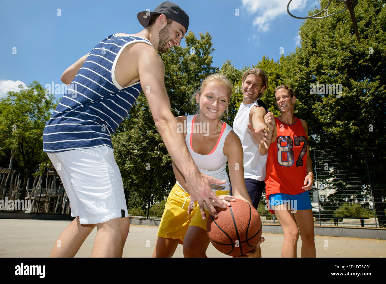 Group of friends playing basketball hi-res stock photography and images ...