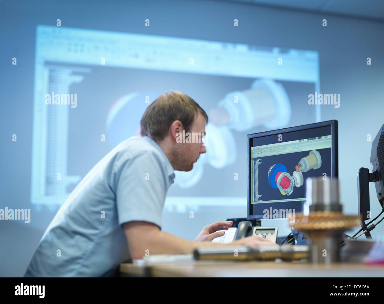 Engineer computer hi-res stock photography and images - Alamy