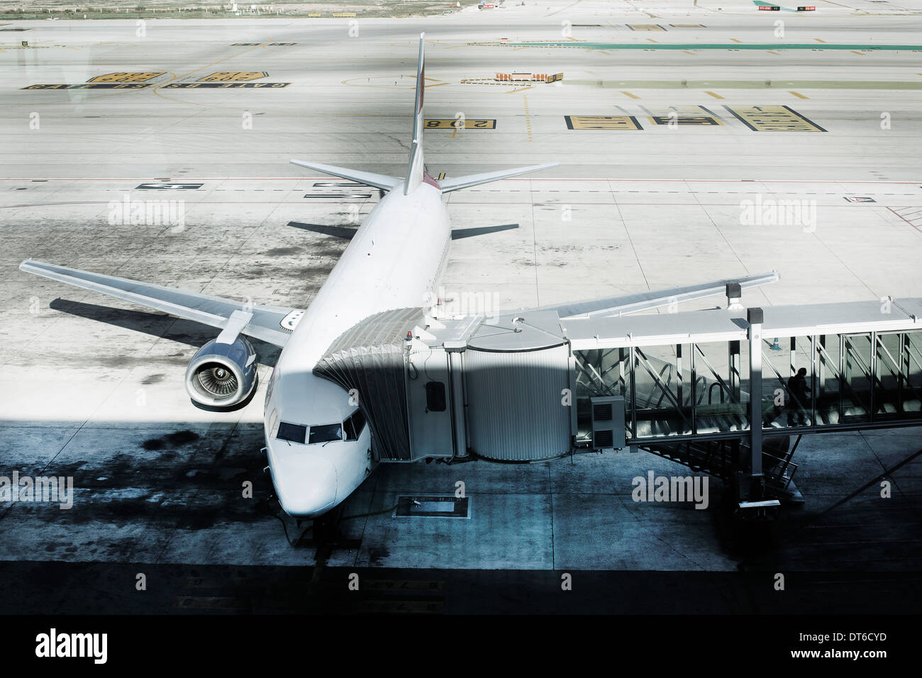 Airplane walkway hi-res stock photography and images - Alamy