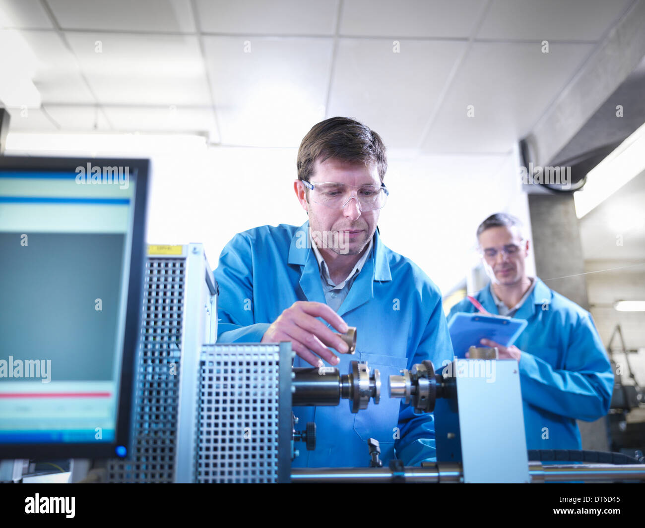 Automotive workers hi-res stock photography and images - Alamy