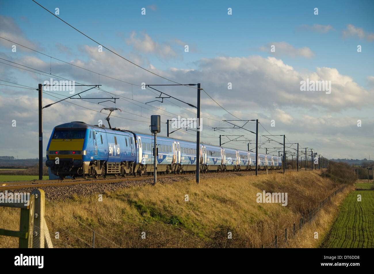 East coast main line trains hi-res stock photography and images - Alamy