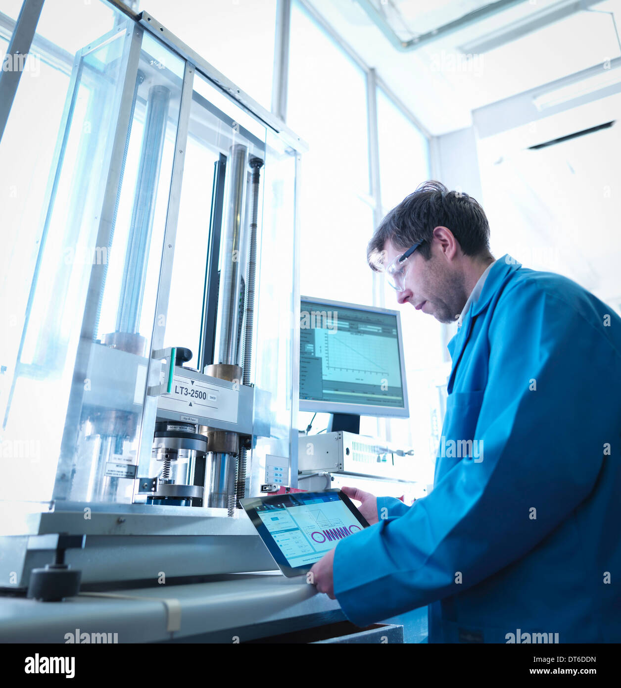 Laboratory quality control hi-res stock photography and images - Alamy