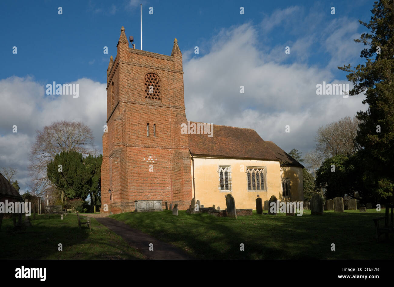 St james church finchampstead berkshire hi-res stock photography and ...