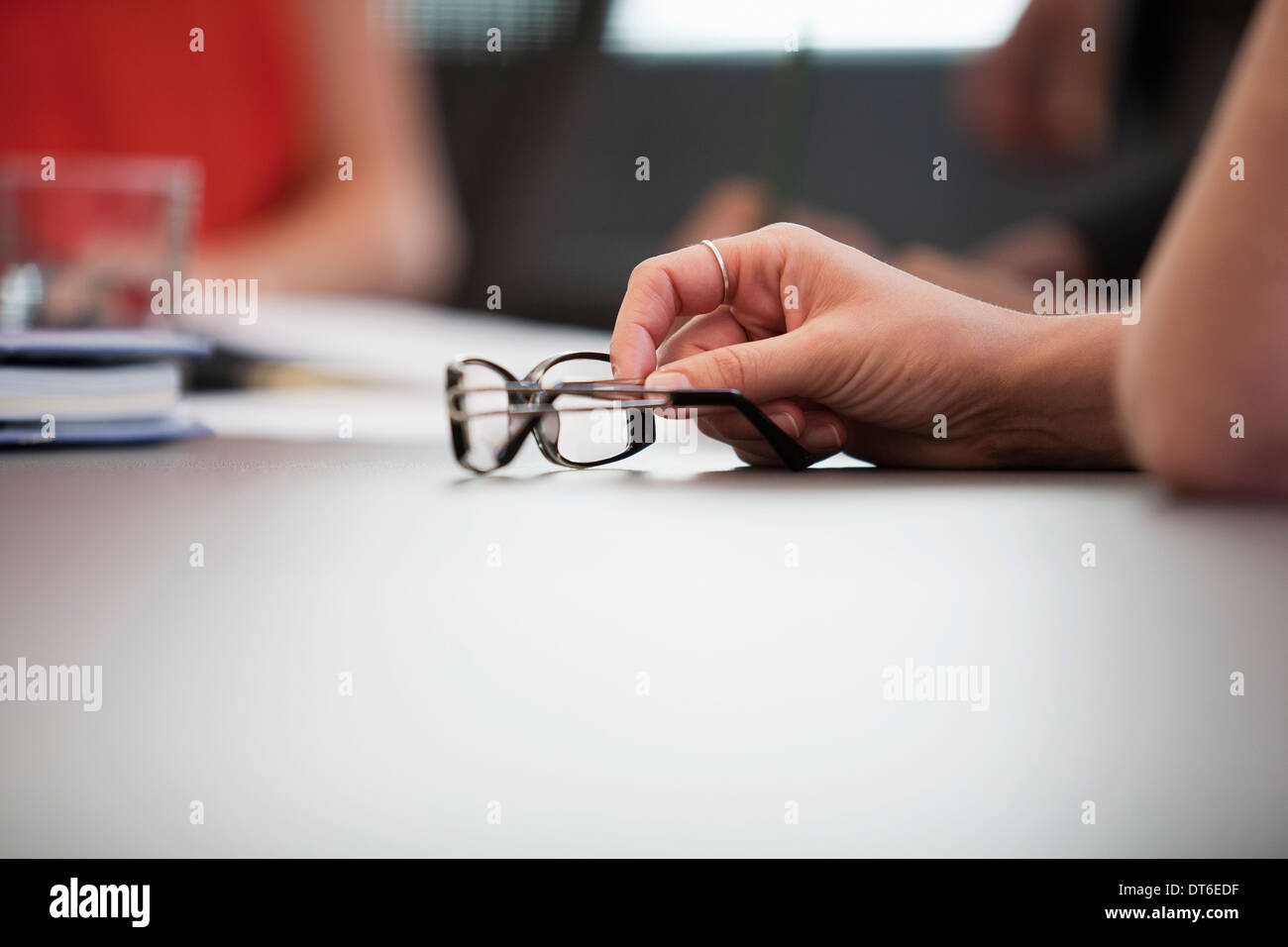 Hand holding spectacles glasses hi-res stock photography and images - Alamy