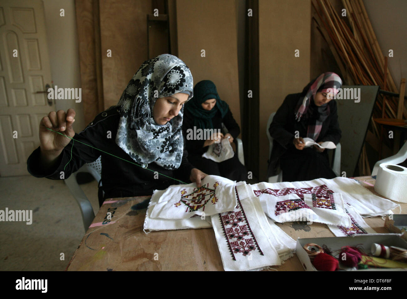 Rafah, Gaza Strip, Palestinian Territory. 10th Feb, 2014. Deaf ...