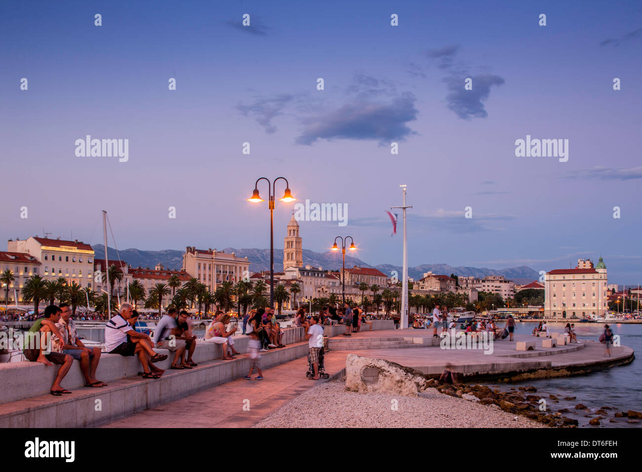 Old people chatting street hi-res stock photography and images - Alamy