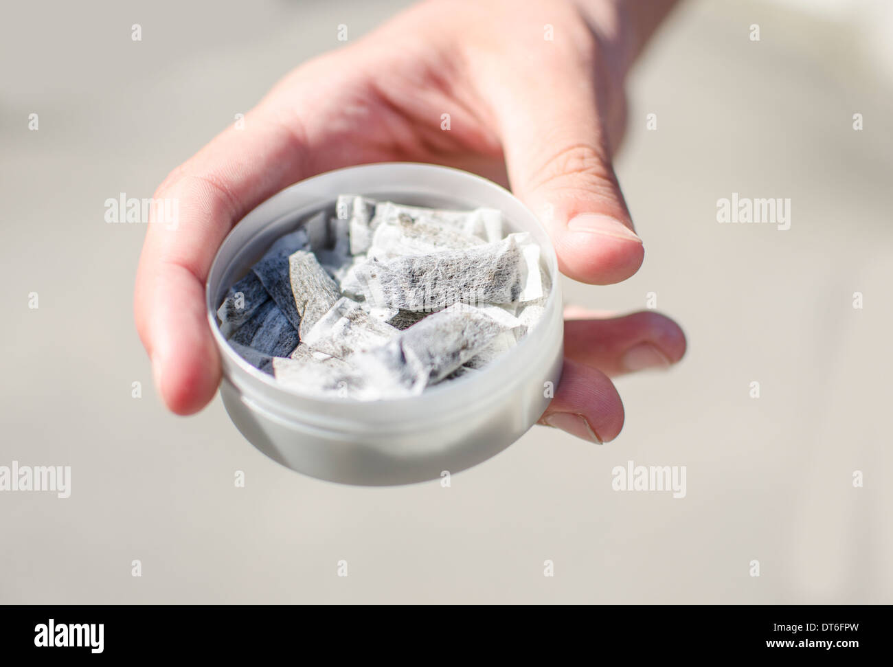 Person Holding A Can Of Swedish Chew Stock Photo - Alamy