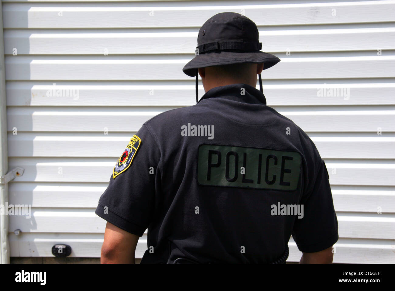 Crime police raid searching hi-res stock photography and images - Alamy