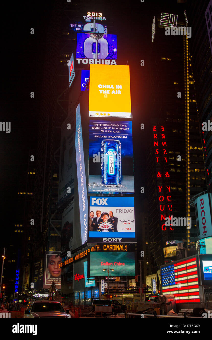 Times square billboard hi-res stock photography and images - Alamy