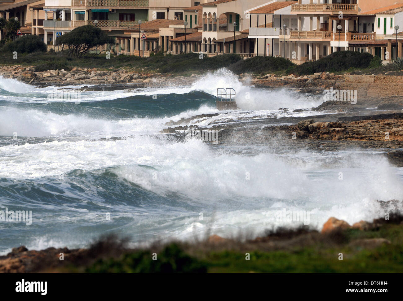 Wave Foam Shapes The Rocks High Resolution Stock Photography and Images ...