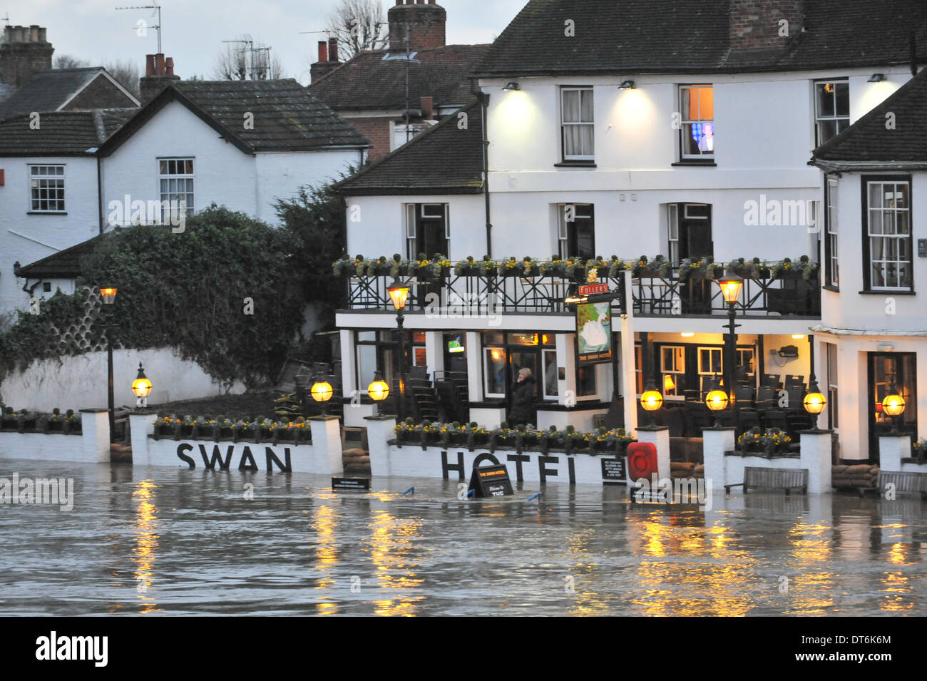 Surrey swan hotel hi-res stock photography and images - Alamy