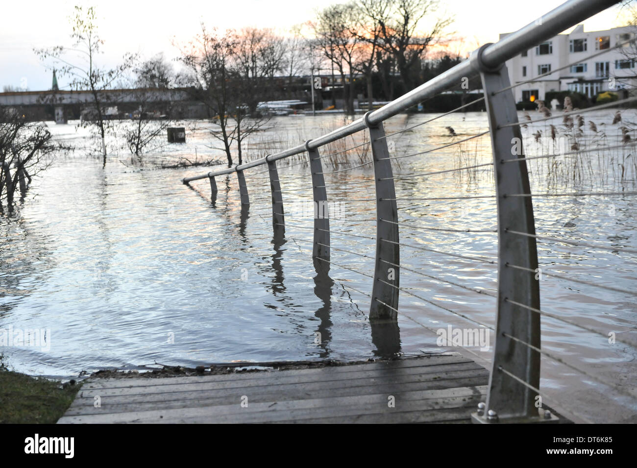 February 2014 thames flooding hi-res stock photography and images - Alamy
