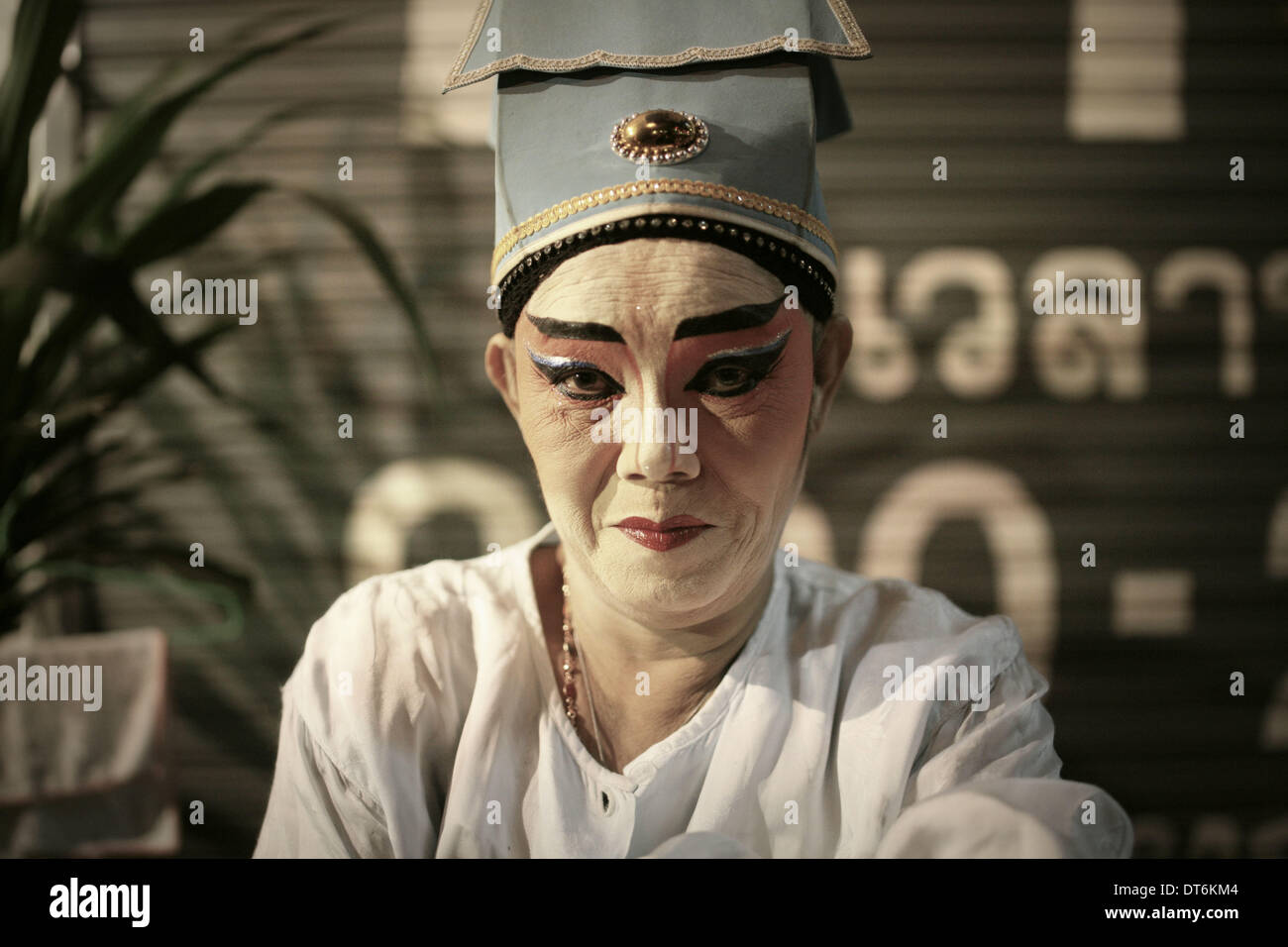 Bangkok, Thailand. 8th Feb, 2014. A Chinese Street artist after a folk ...