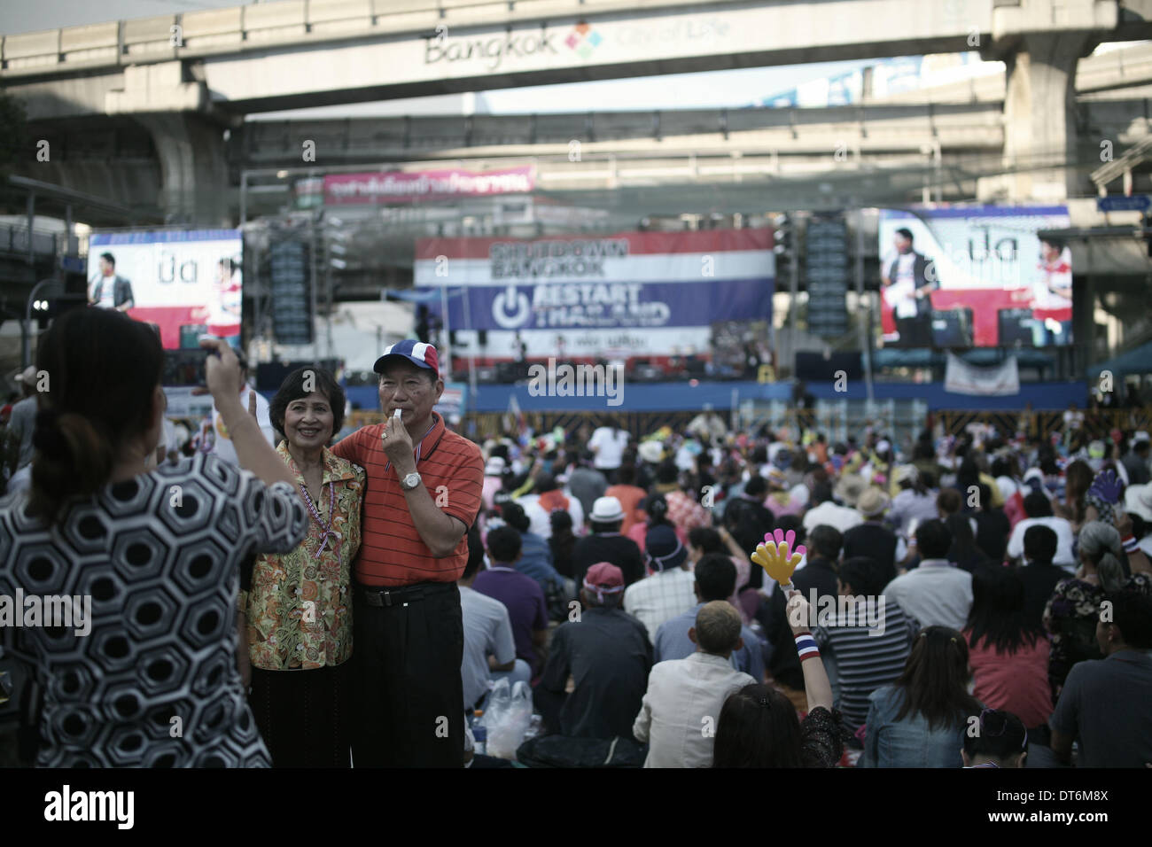 Pathumwan, Bangkok, Thailand. 8th Feb, 2014. A anti-government ...