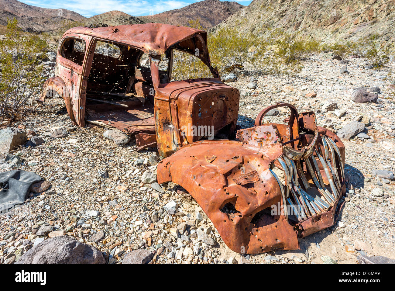 Abandoned car park desert hi-res stock photography and images - Alamy