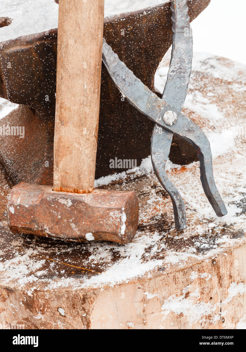 blacksmith anvil, tongs and hammer in old country smithy in winter ...