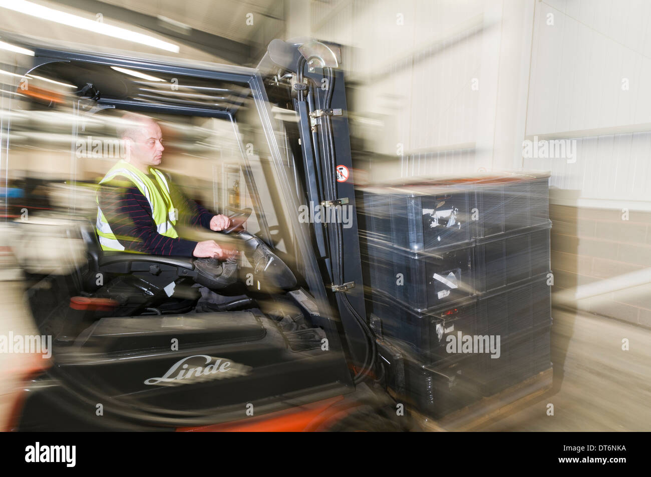 Forklift pallet hi-res stock photography and images - Alamy