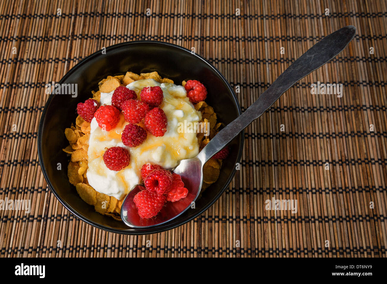 Cornflakes with yogurt and raspberries Stock Photo - Alamy