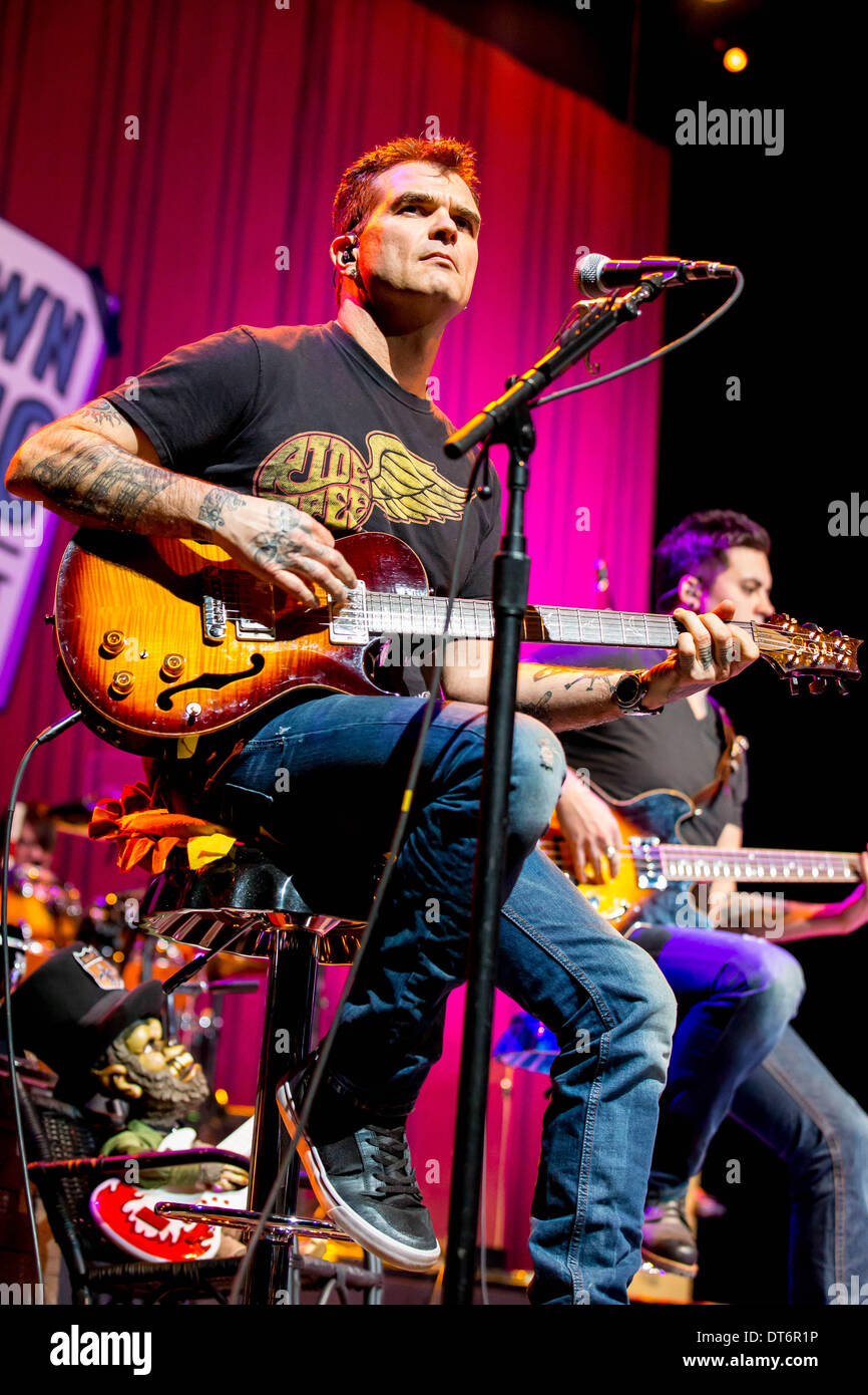 Chris henderson 3 doors down hi-res stock photography and images - Alamy