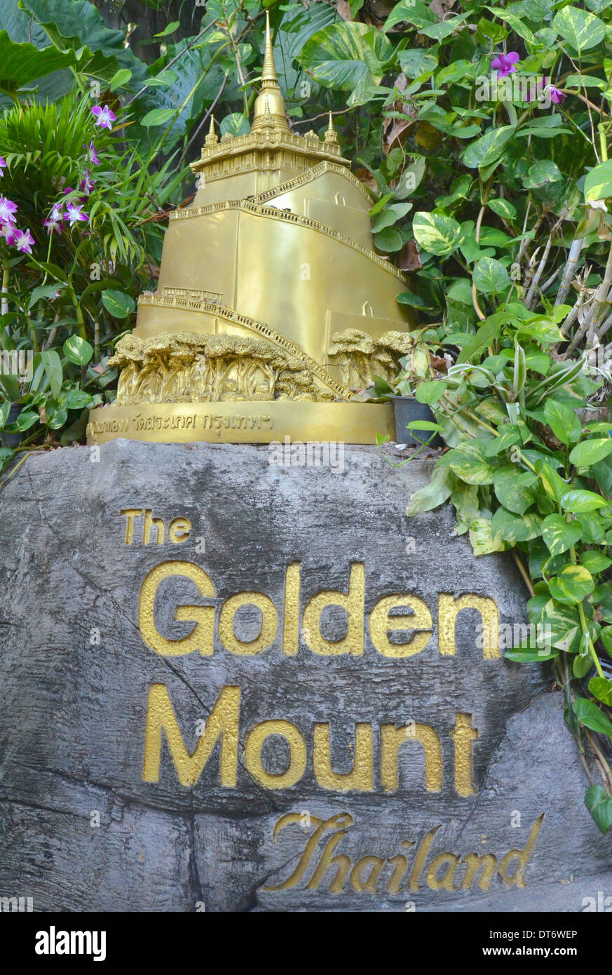 Golden Mount Statue, Temple of the Golden Mount, Wat Saket, Bangkok ...