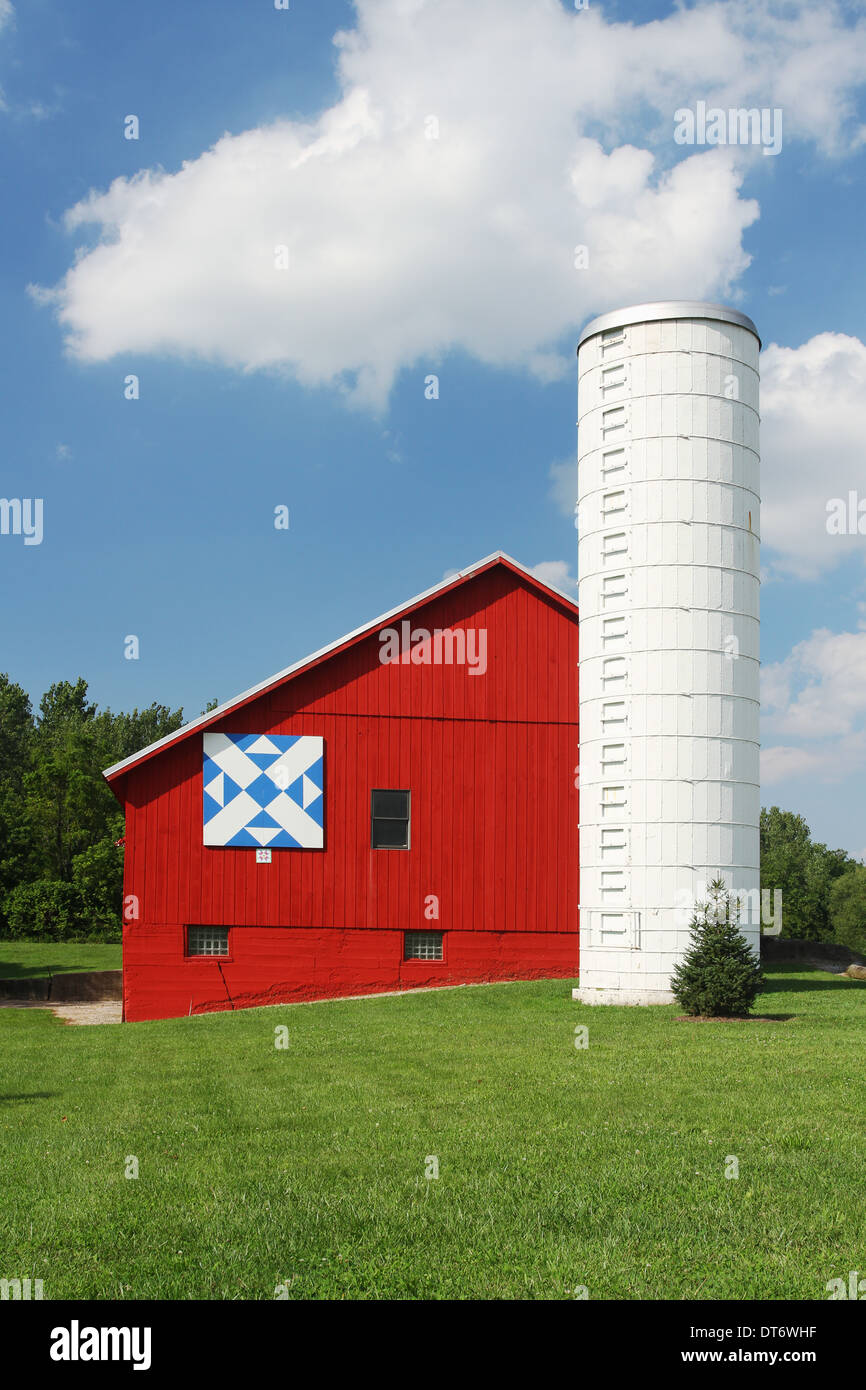 Red Barn White Silo.Painted quilt patch emblem on the side of the barn ...