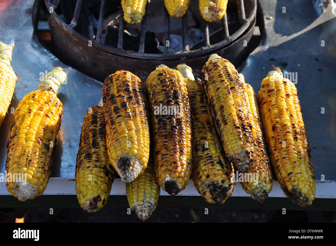 Roasted corn for sale on street market. Food background Stock Photo - Alamy