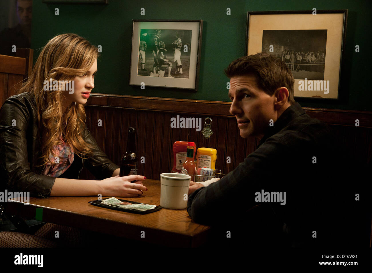 ALEXIA FAST & TOM CRUISE JACK REACHER (2012 Stock Photo: 66534889 - Alamy