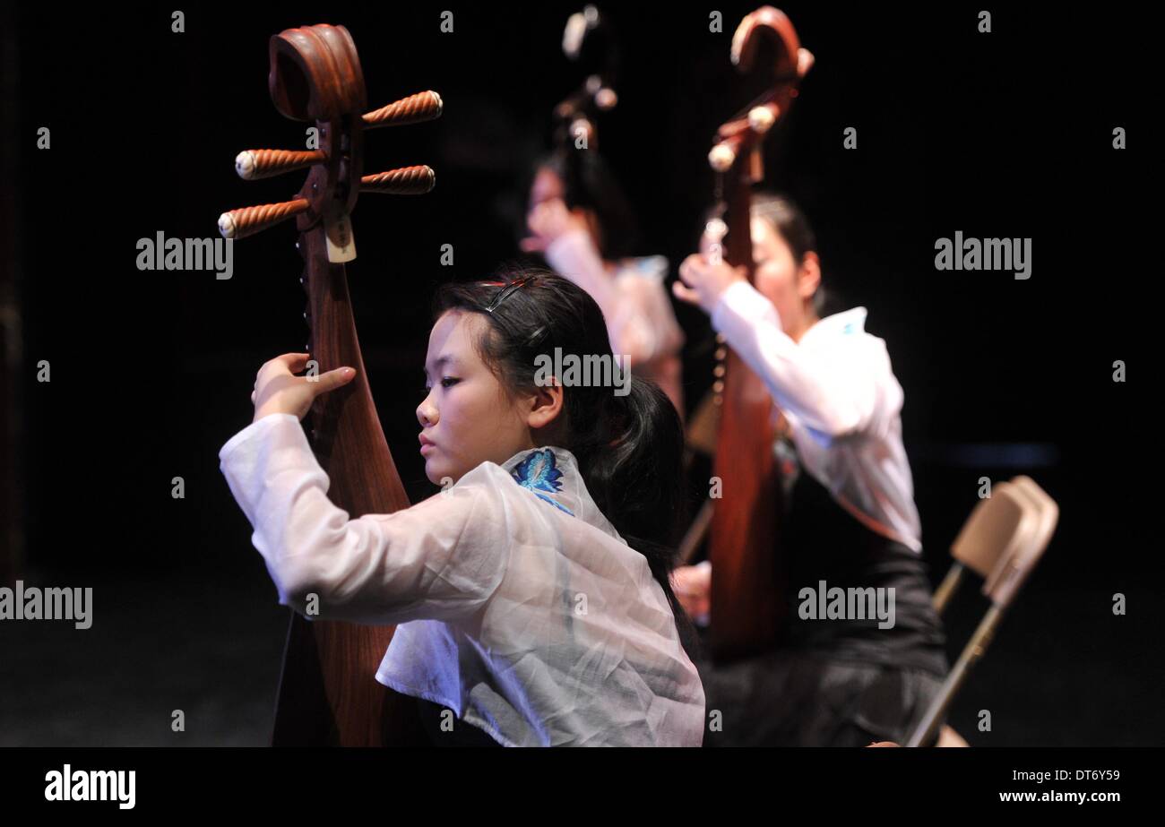 Paris, France. 10th Feb, 2014. Chinese students play traditional ...