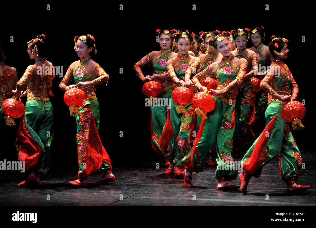 Chinese university students france hi-res stock photography and images ...