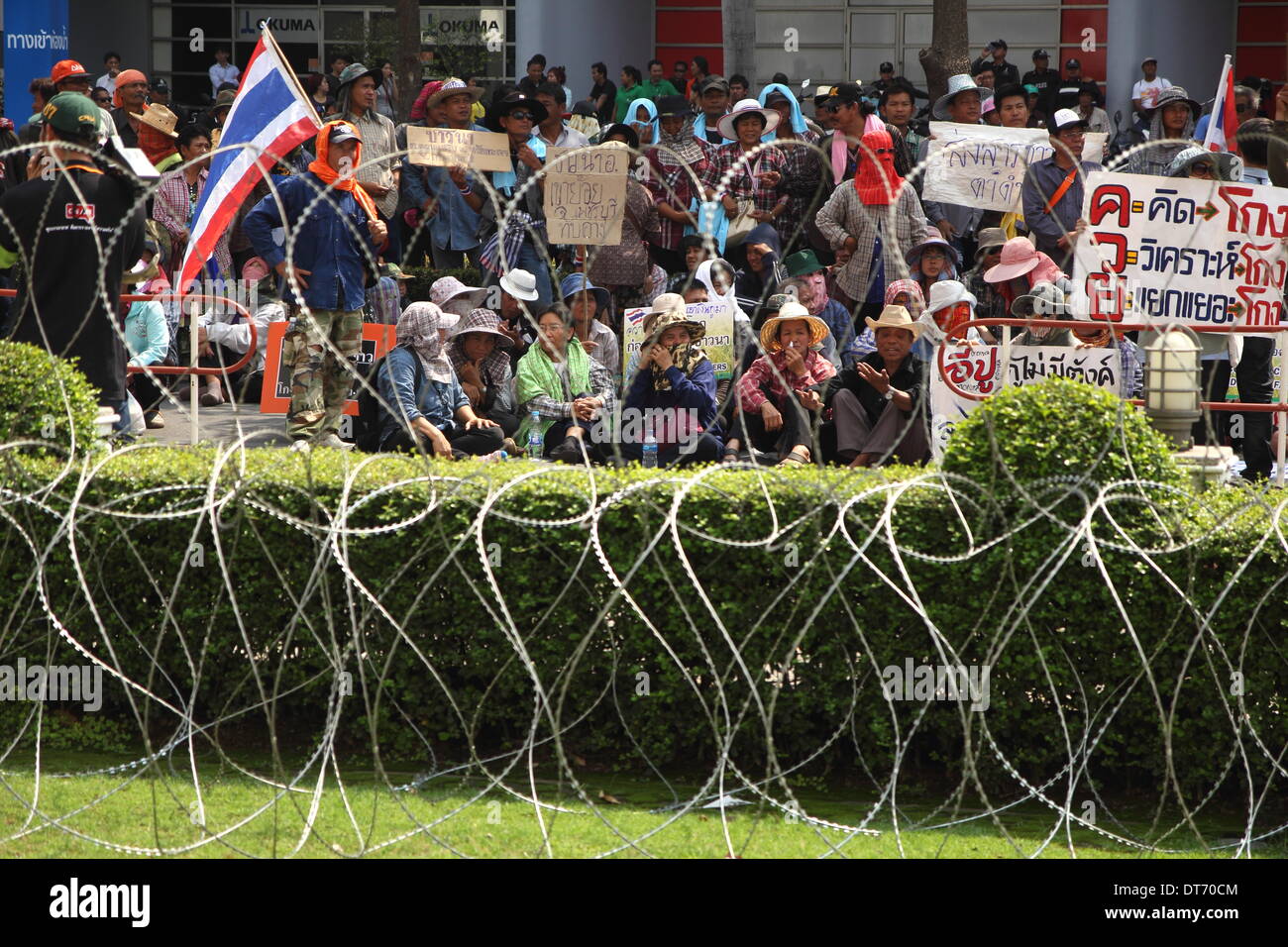 Bangkok, Thailand. 10 February 2014. Thai rice farmers gather during a ...