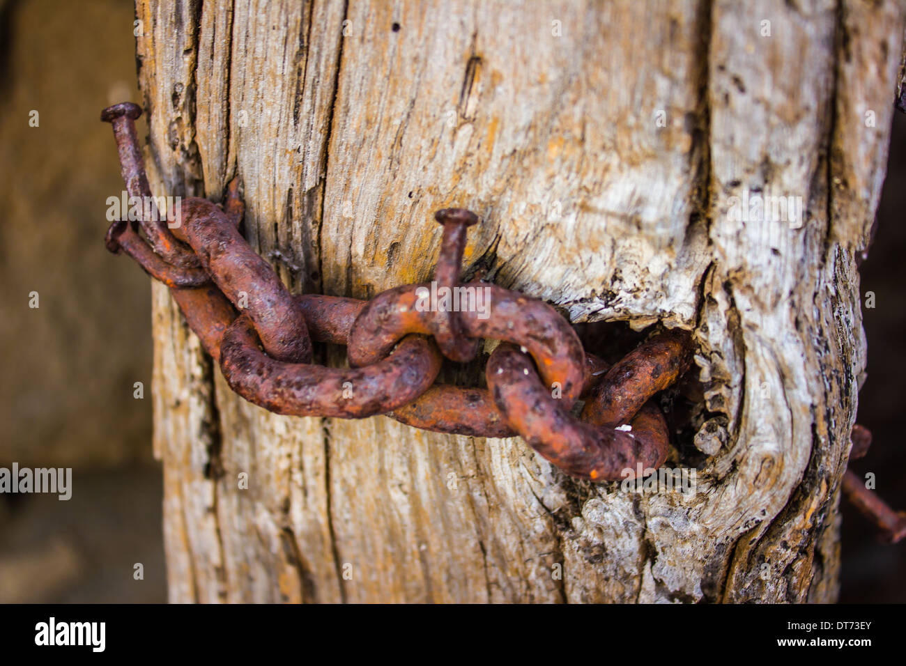 Old chain wallpaper hi-res stock photography and images - Alamy