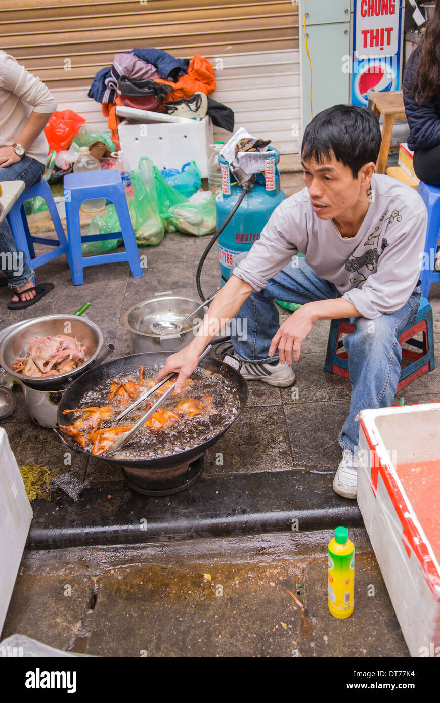 A street trader cooking poultry on the eve of Tet. Hanoi, Vietnam Stock ...