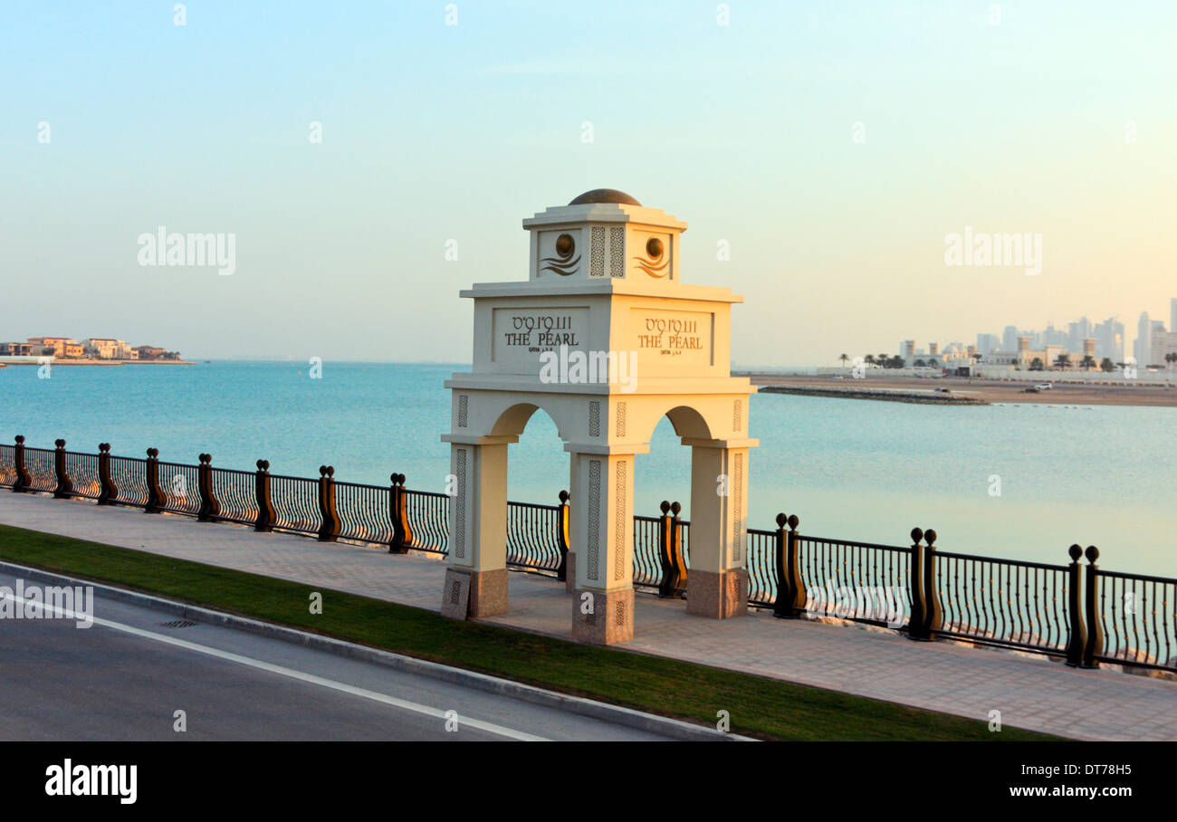 Causeway to The Pearl Residential Project, Doha, Qatar Stock Photo - Alamy