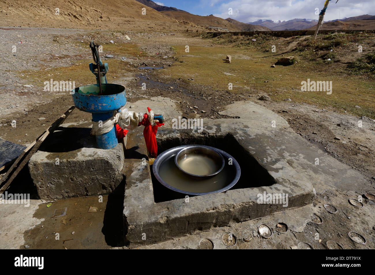 Drinking water well Tibet China Stock Photo - Alamy