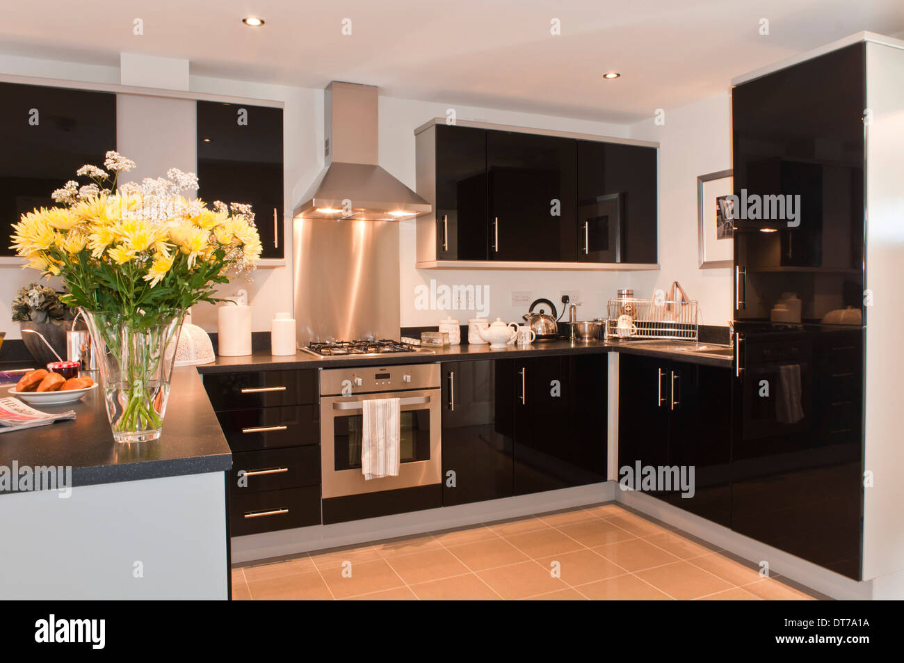 Kitchen wall units hi-res stock photography and images - Alamy