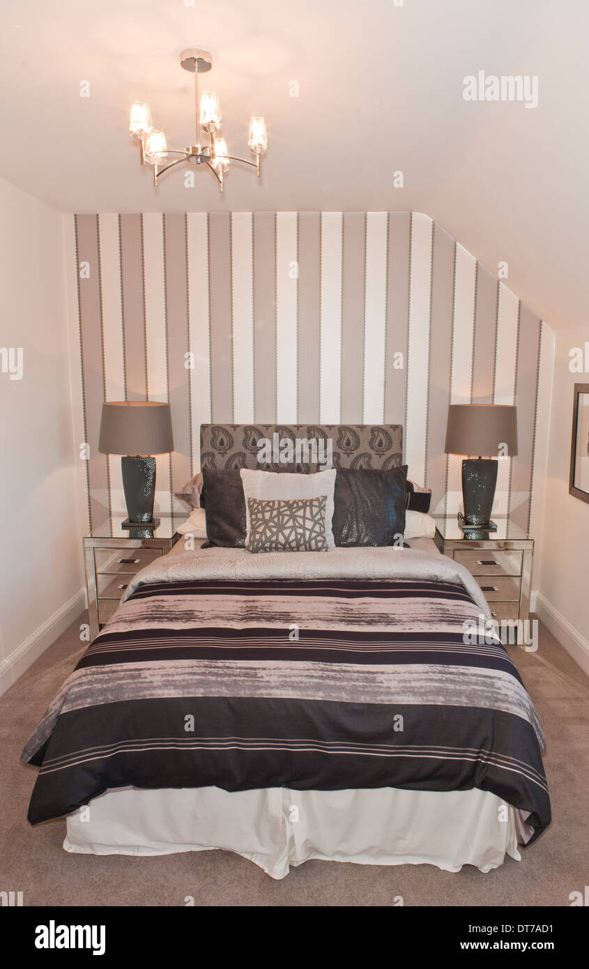 Scatter bed room hi-res stock photography and images - Alamy