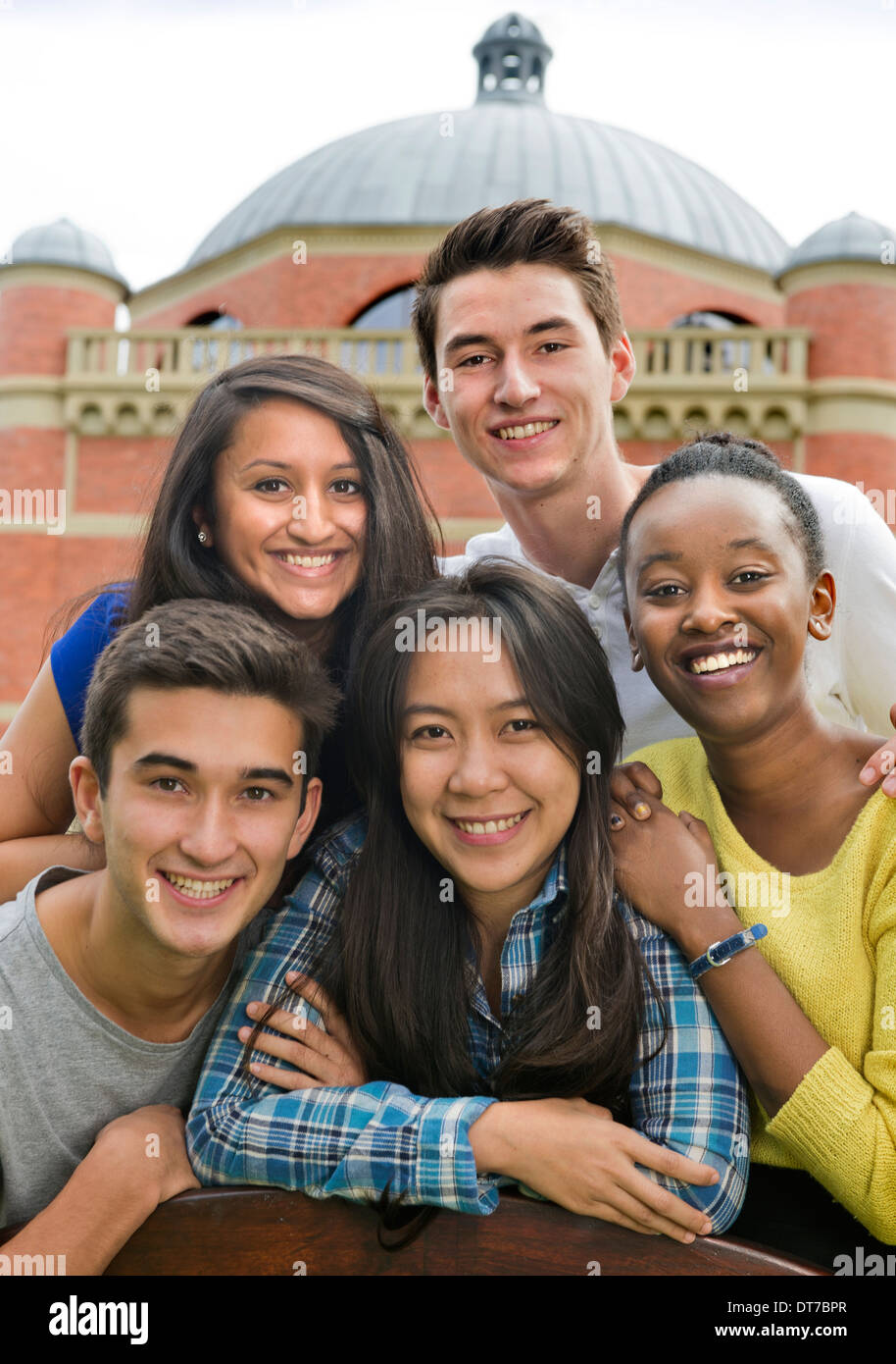 Diverse students campus hi-res stock photography and images - Alamy