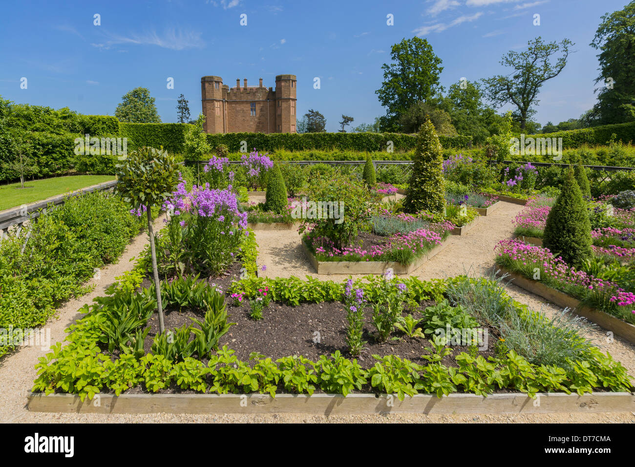 Elizabethan gardens hi-res stock photography and images - Alamy