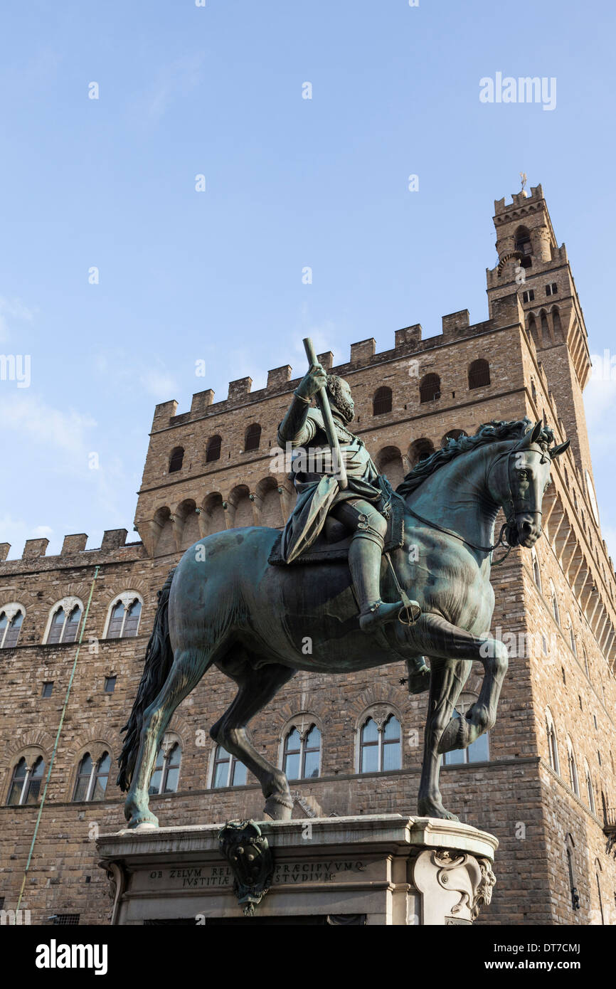 Cosimo 1 De Medici, equestrian statue in Piazza della Signoria ...