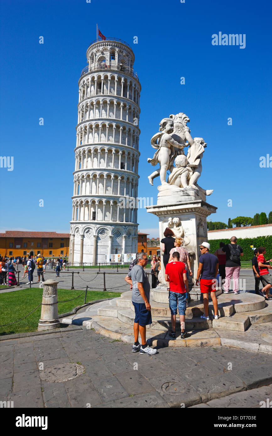 Leaning tower of pisa people hi-res stock photography and images - Alamy