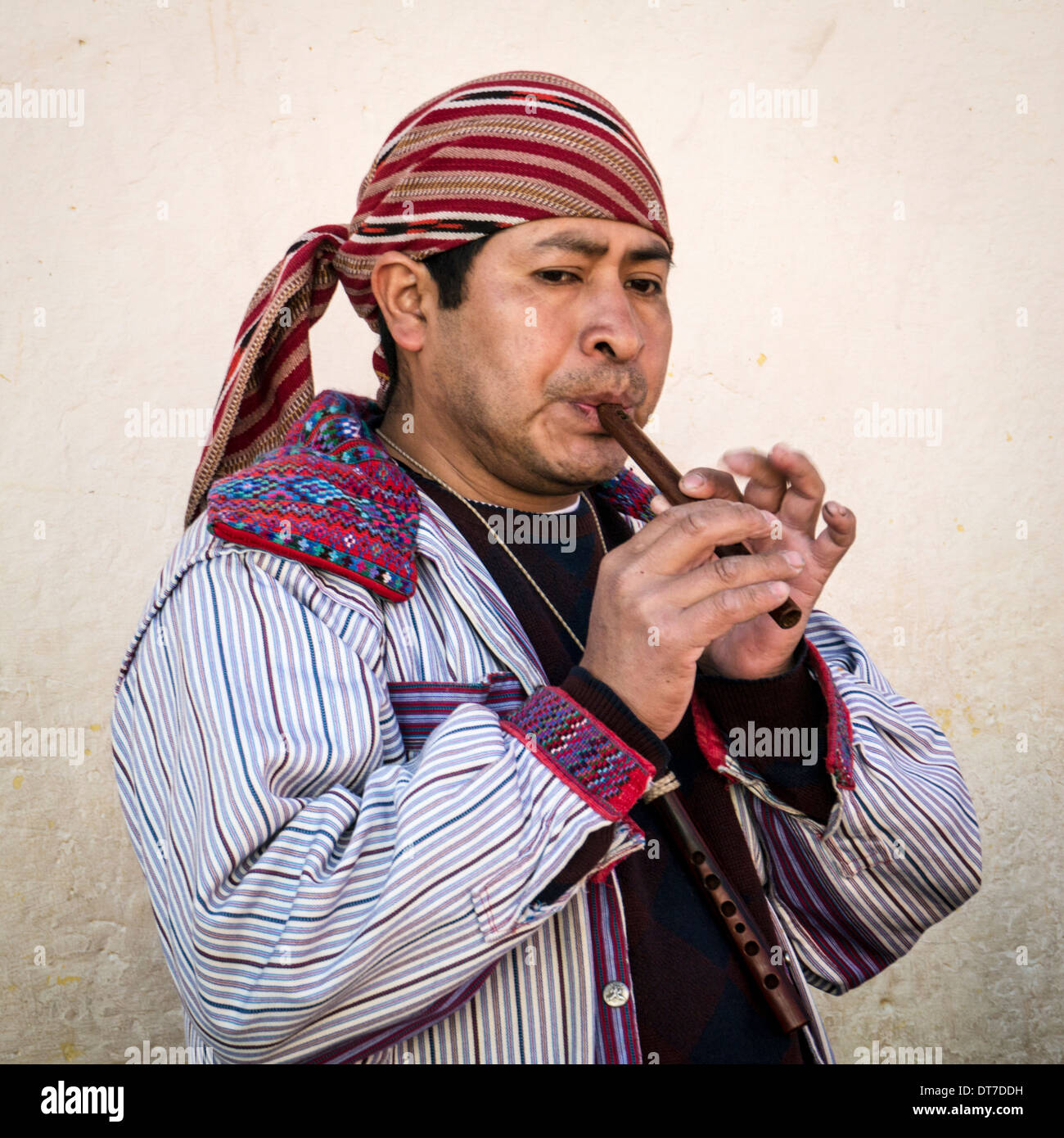 Guatemalan man in indigenous costume hi-res stock photography and ...