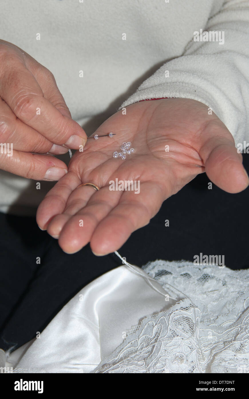 Hand sewing needle hi-res stock photography and images - Alamy