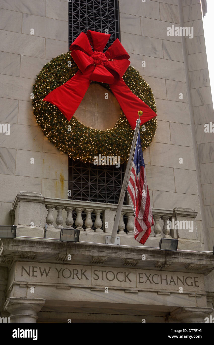 The New York Stock Exchange, with Christmas decorations adorning the ...