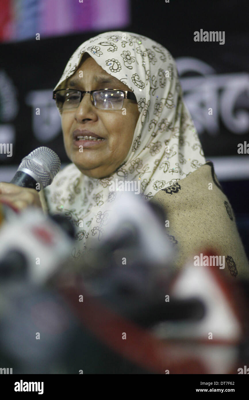 Dhaka,Bangladesh. 11th February 2014. Journalist Sagor-Runi's mother ...