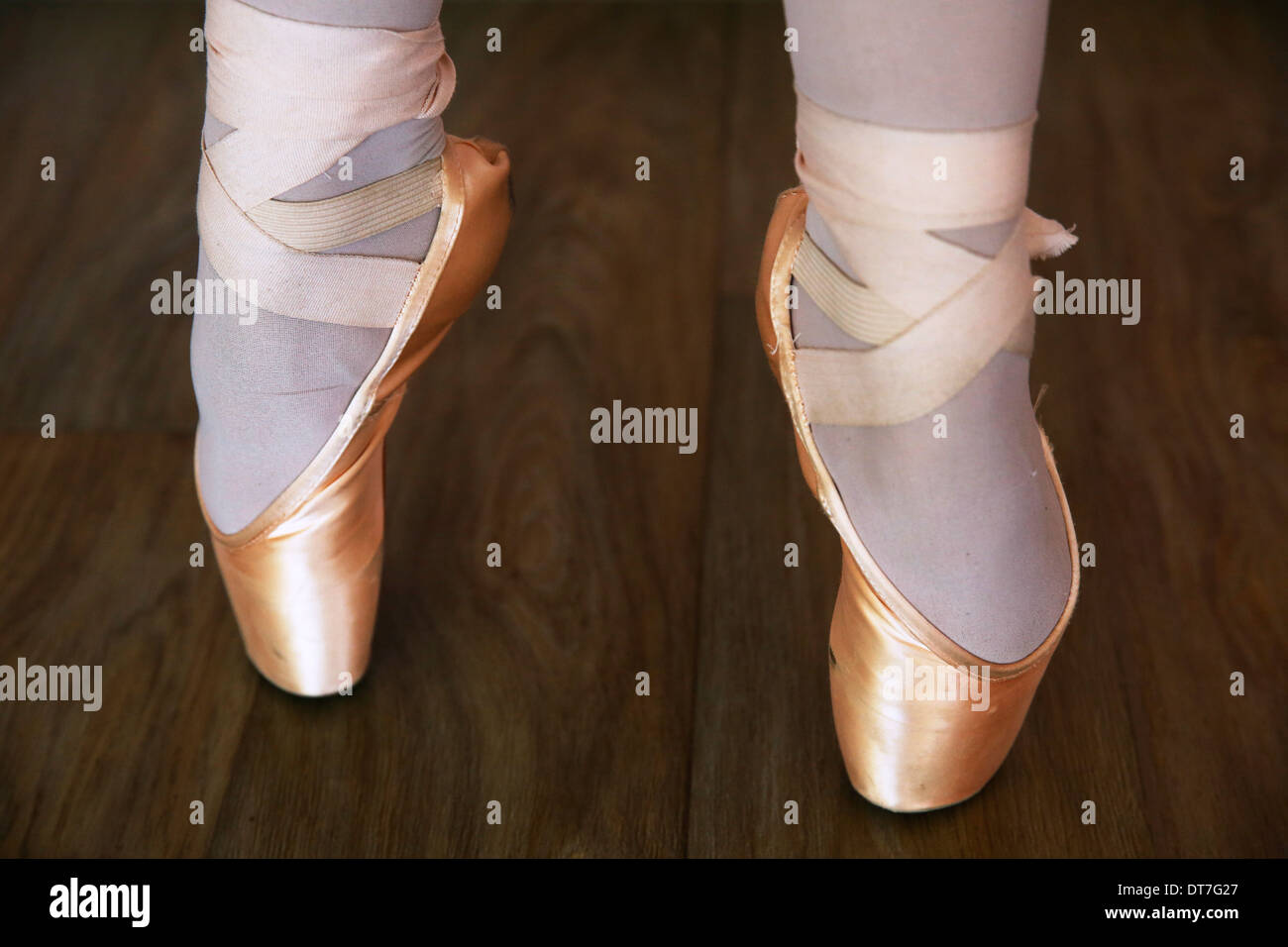 13 year old girl dancer hi-res stock photography and images - Alamy