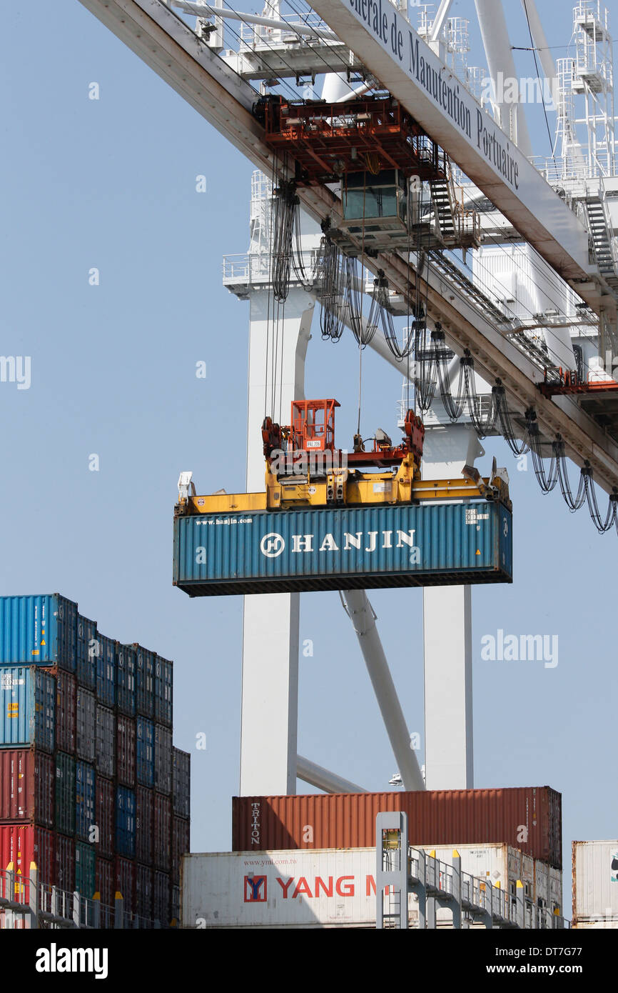 Le Havre Harbour. Container terminal. Unloading a ship Stock Photo - Alamy