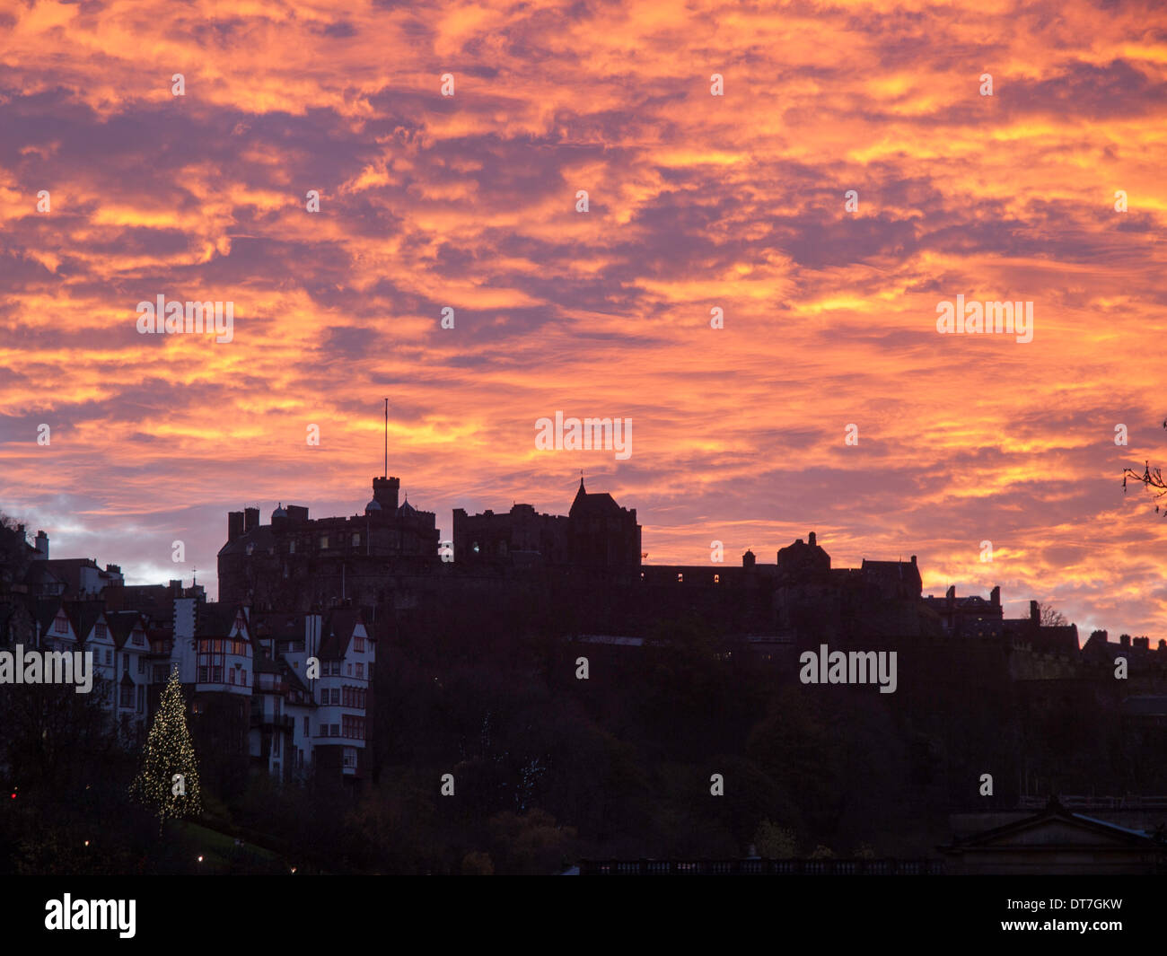 Edinburgh sunset skyline hi-res stock photography and images - Alamy