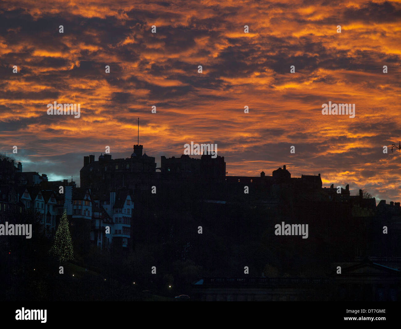 Sunset behind Edinburgh Castle, Princes Street, Edinburgh Stock Photo ...